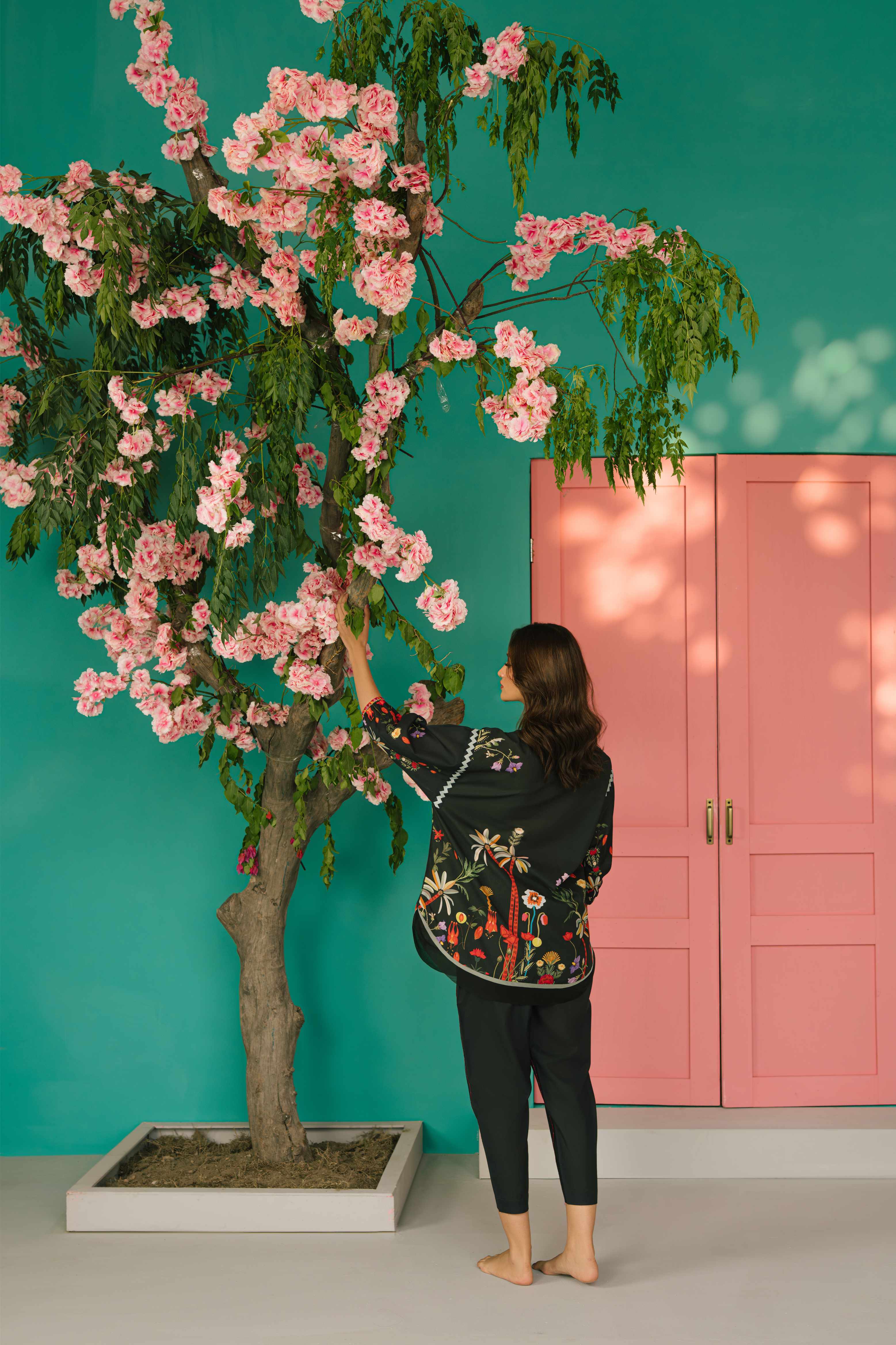 Black Current Unstitched – Studio Mehr